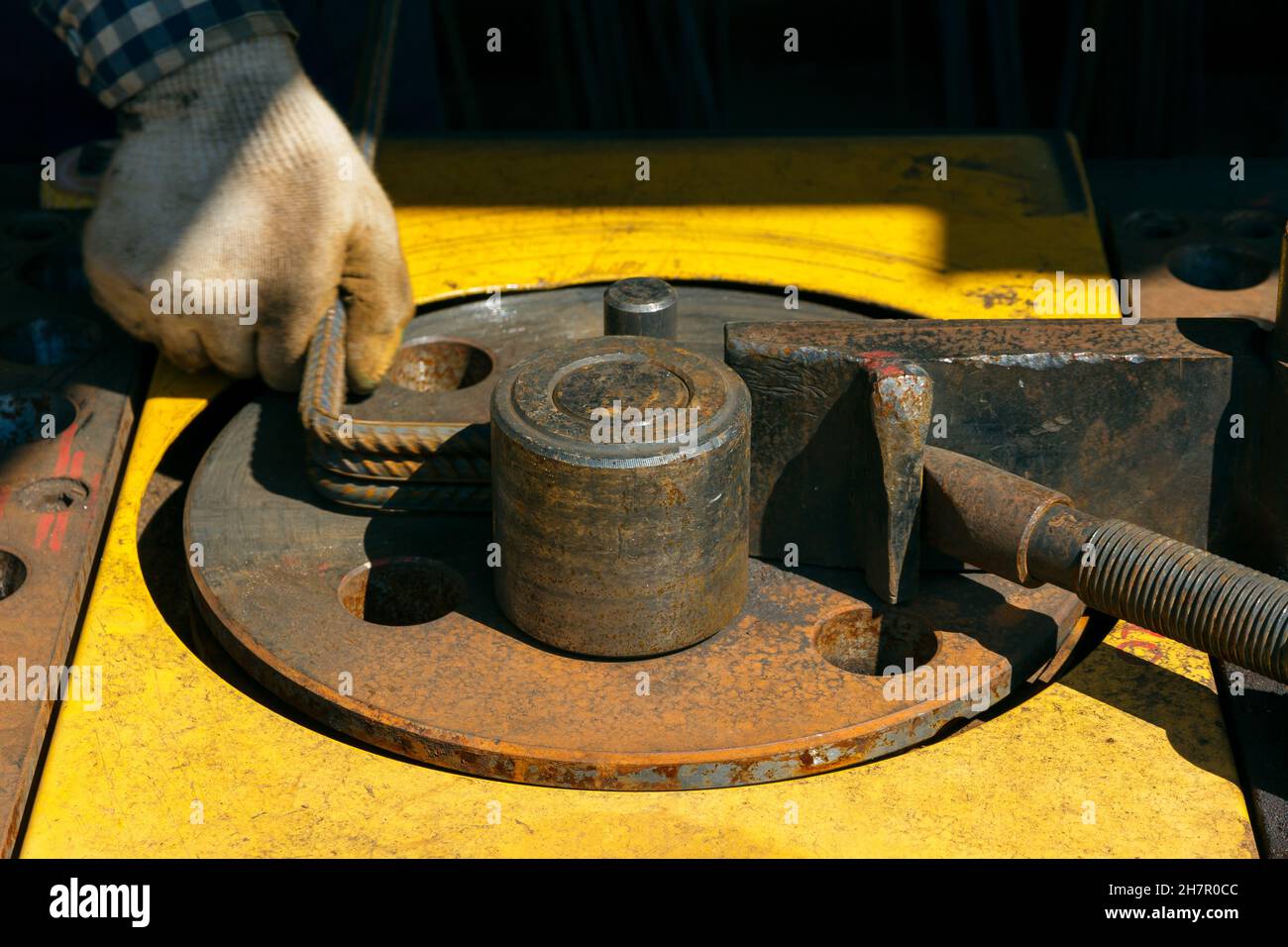 Steel bend hands hi-res stock photography and images - Alamy