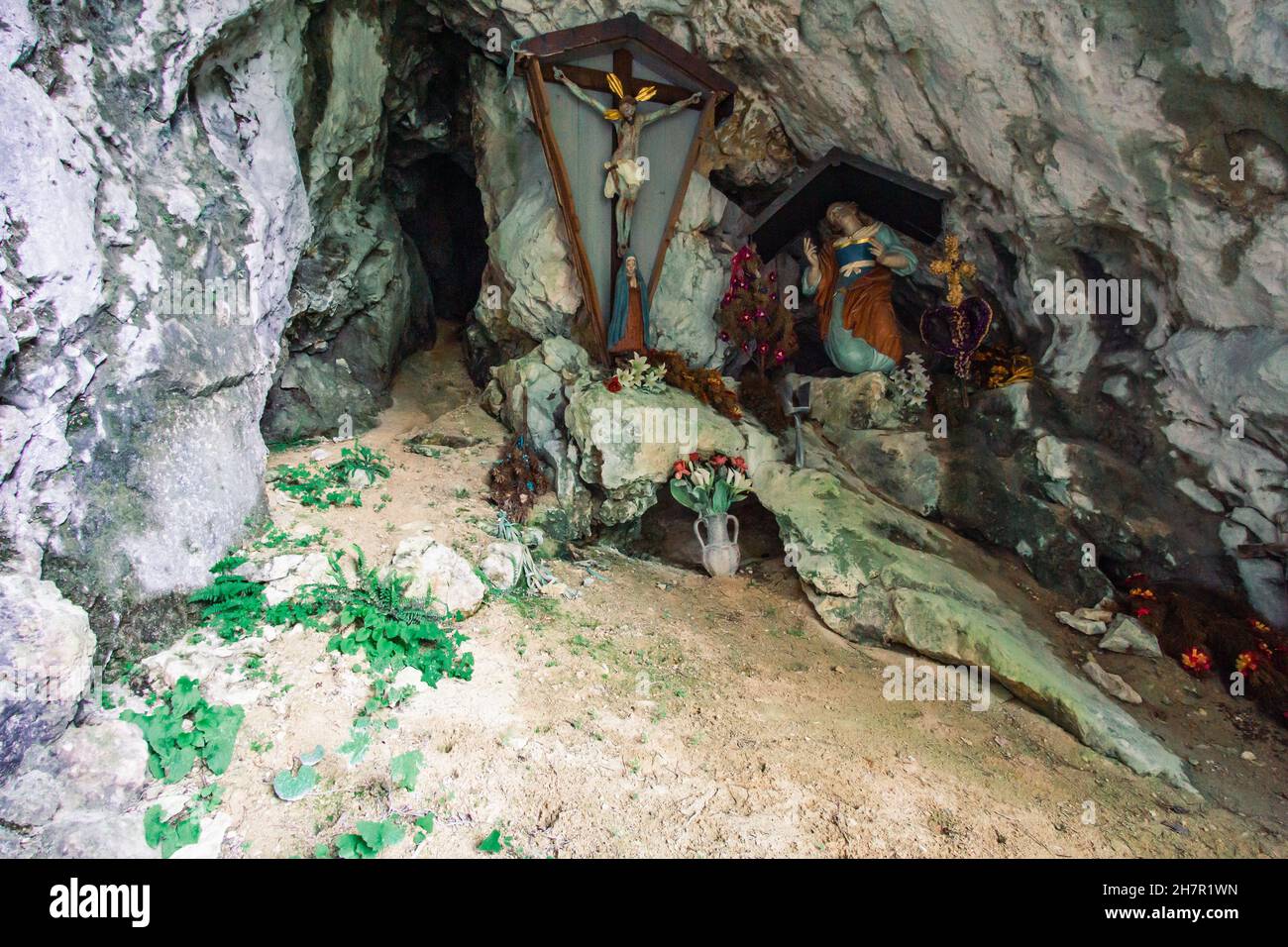 Cave of the holy spirit with statutes of Christ Stock Photo - Alamy