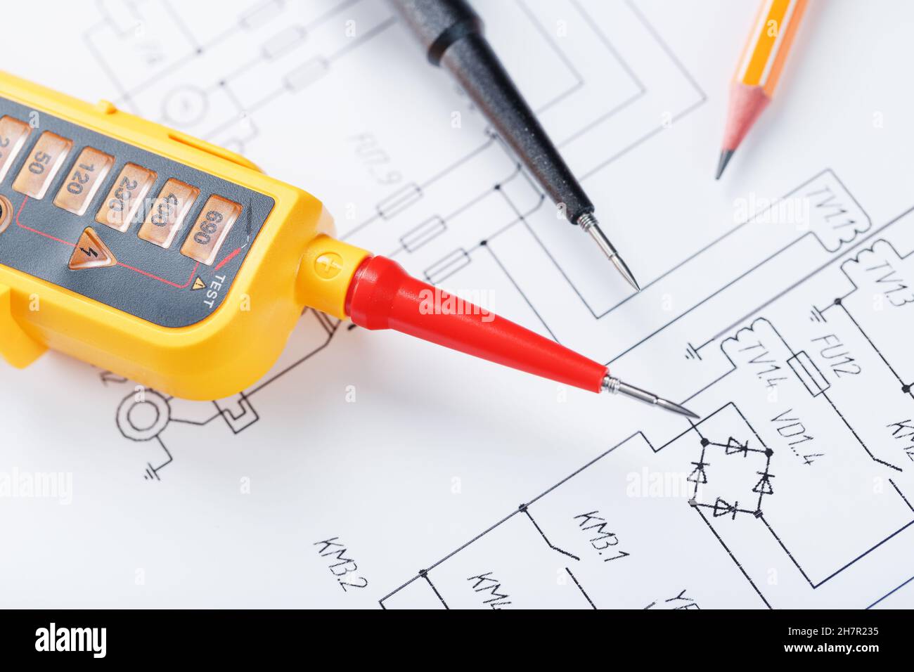Yellow tester for step-by-step voltage indication on the electrical ...
