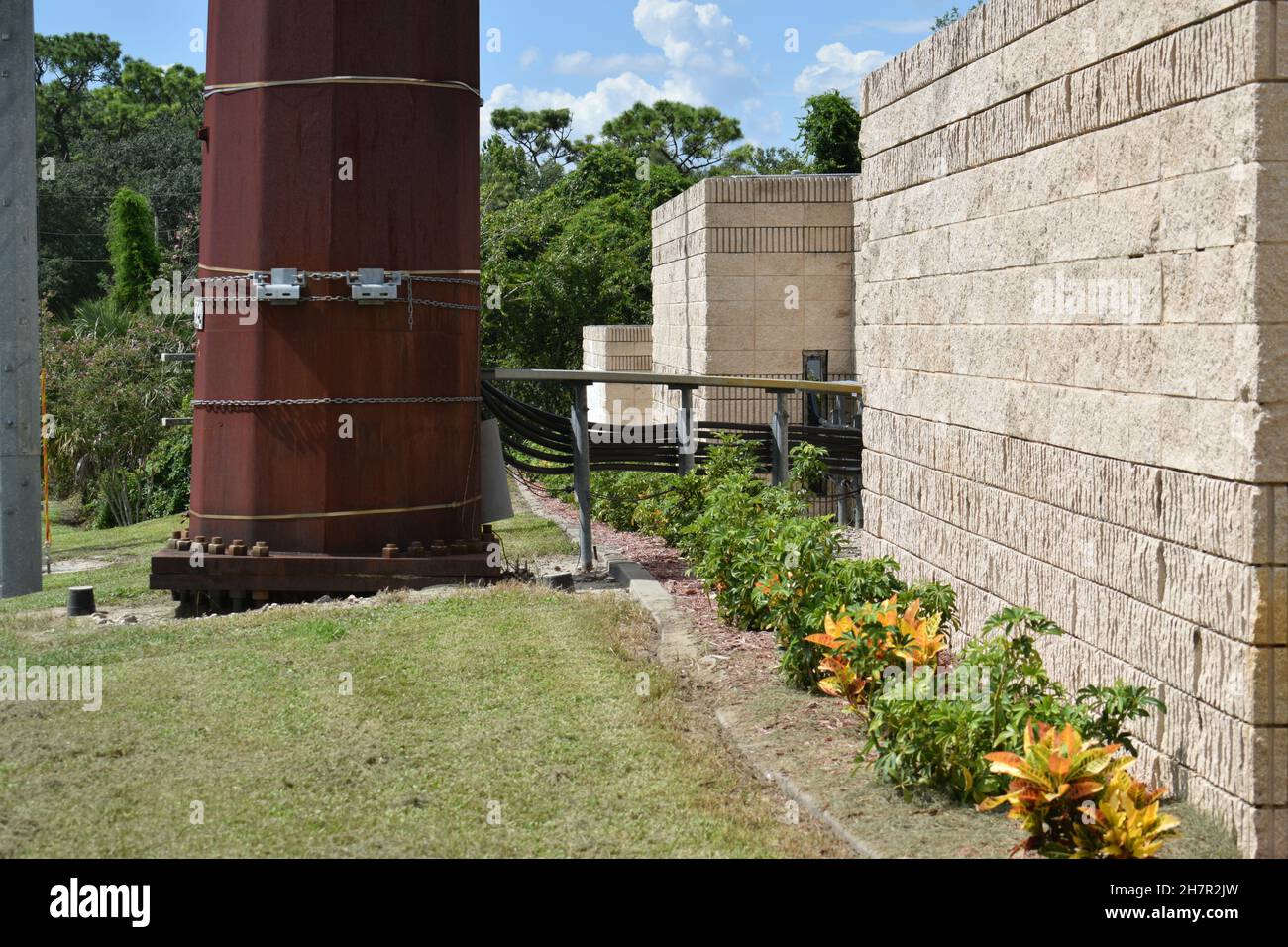 Cell tower cables hi-res stock photography and images - Alamy