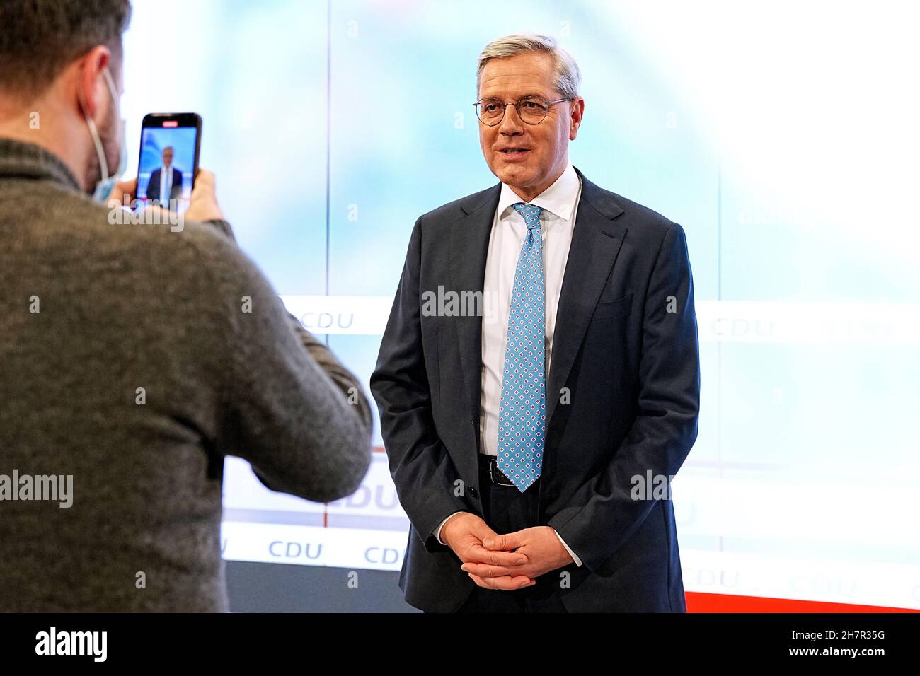 Berlin, Germany. 24th Nov, 2021. Norbert Röttgen (r), CDU member of the ...
