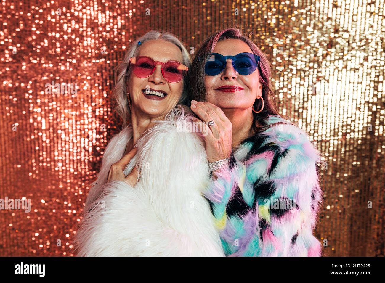 Women in fur coats hi-res stock photography and images - Alamy