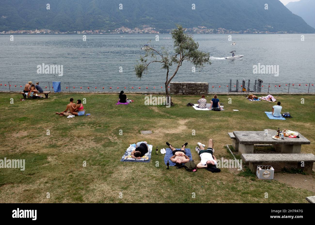 Public park area overlooking Lake Como, Italy Stock Photo - Alamy