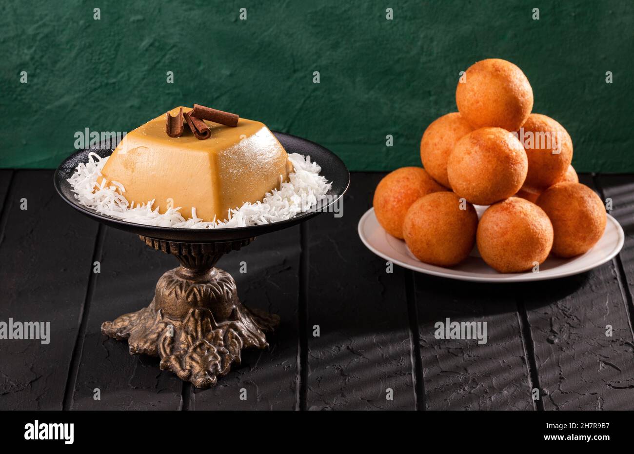 Traditional Colombian christmas food - Buñuelos y natilla Stock Photo ...