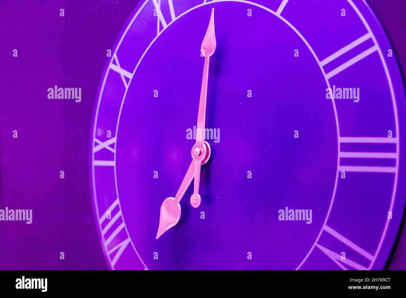 Wall clock eight fifty eight hi-res stock photography and images - Alamy