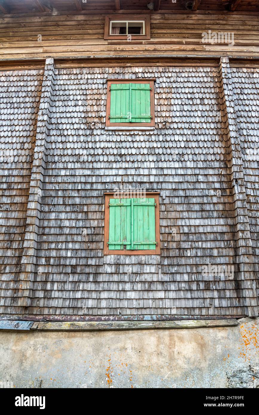 Traditional alpine house hi-res stock photography and images - Alamy