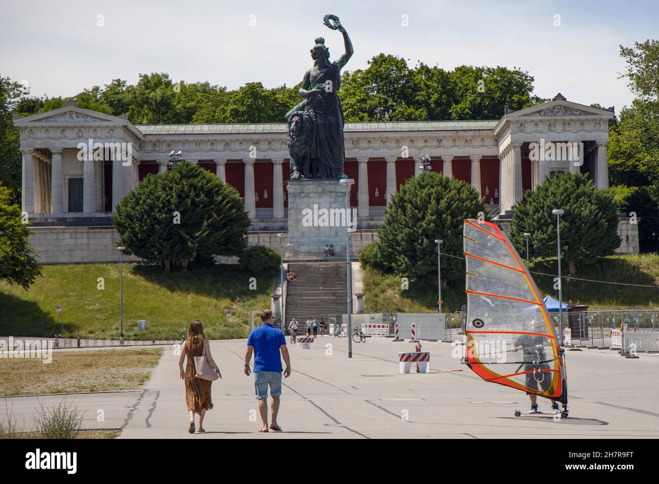Windskater in action on Theresienwiese in front of Bavaria statue and ...