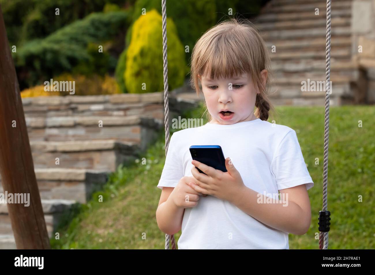 Surprised elementary school age girl, young shocked surprised child ...