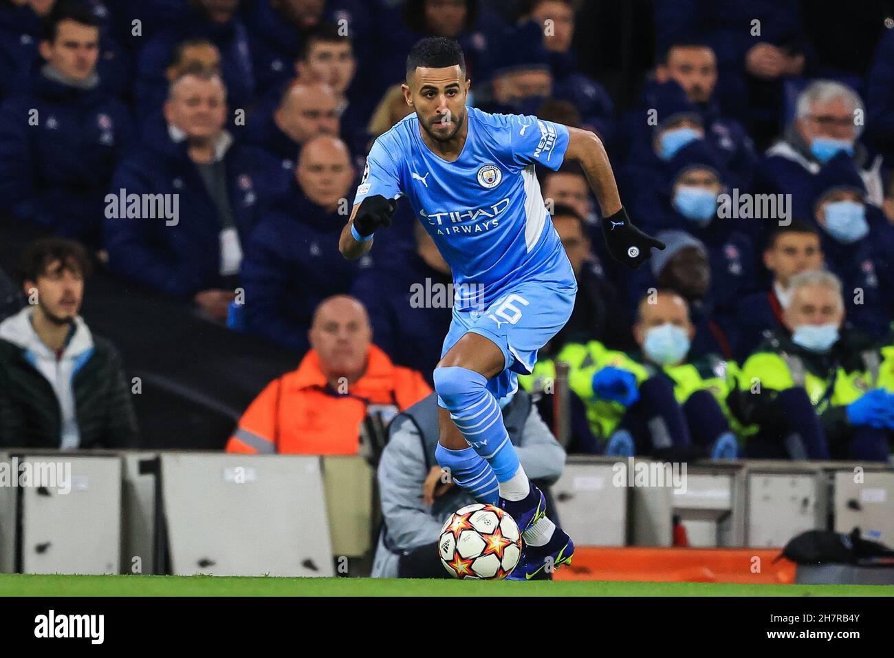 Riyad Mahrez #26 of Manchester City breaks down the wing Stock Photo ...