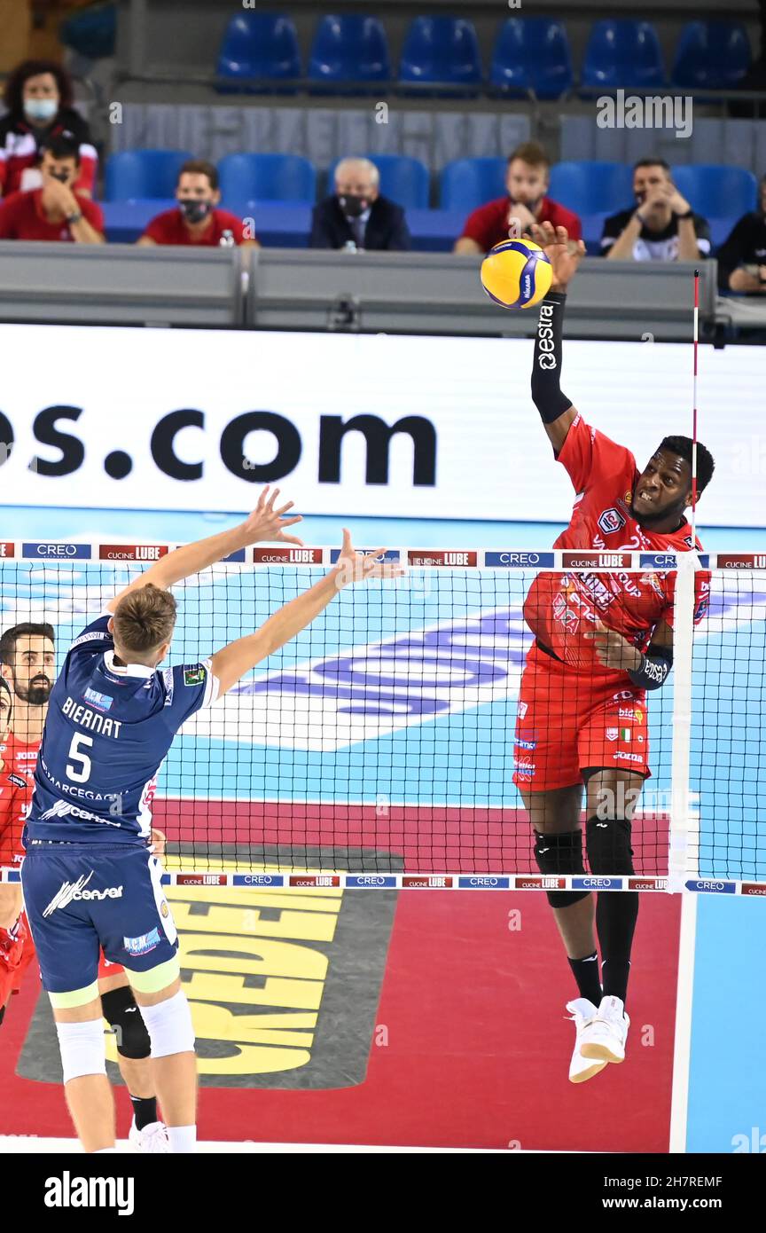 Marlon yant volleyball hi-res stock photography and images - Alamy