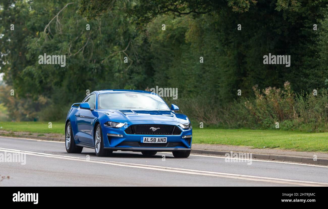 Blue ford mustang car hi-res stock photography and images - Alamy