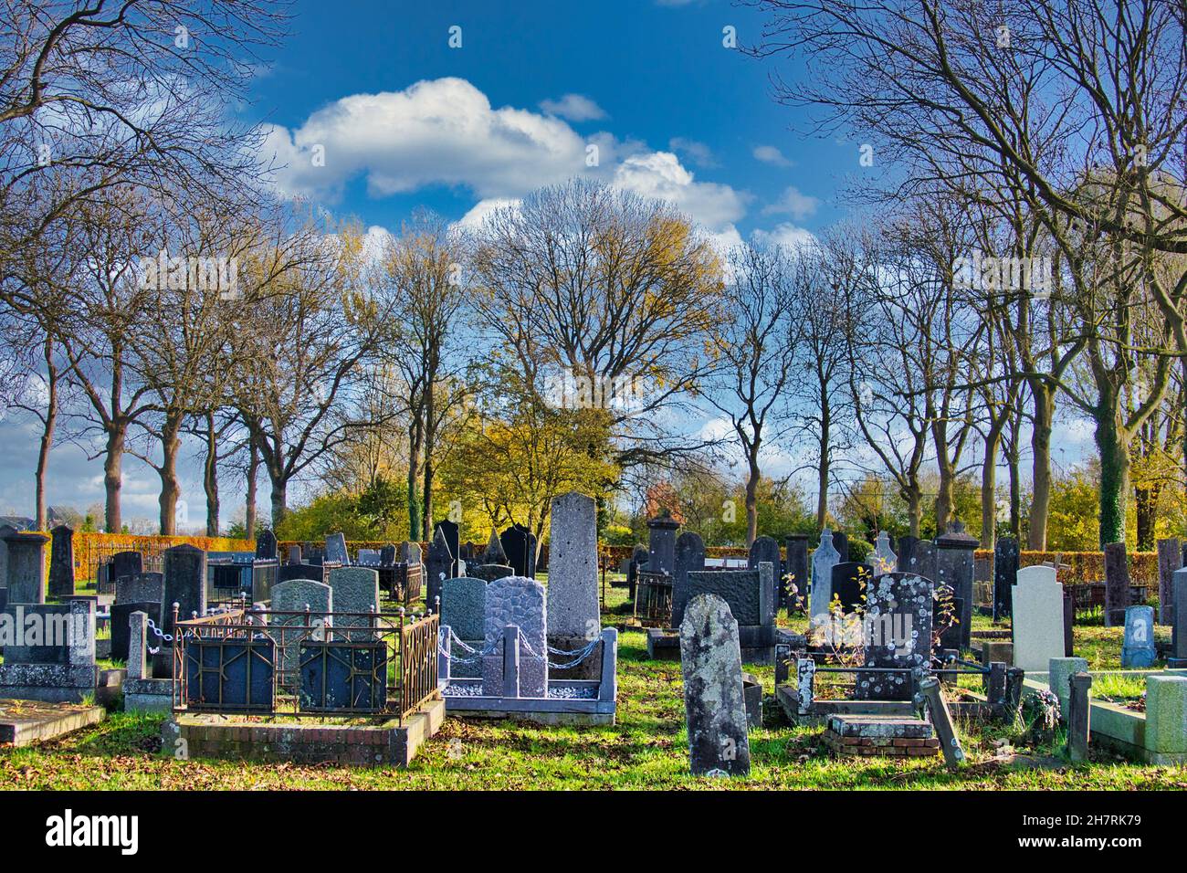 Dutch cemetery graves graveyard hi-res stock photography and images - Alamy