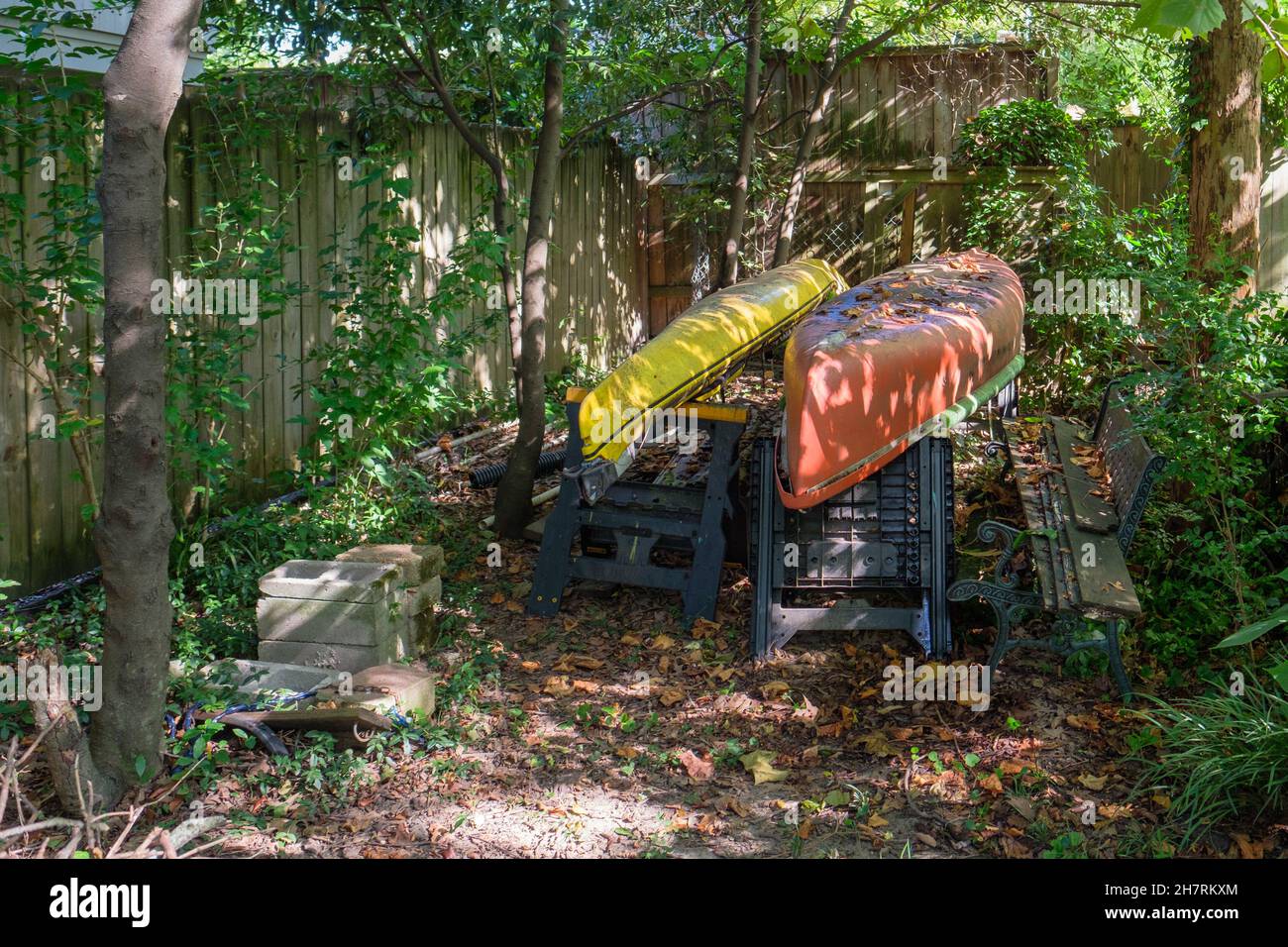 Canoe yard hi-res stock photography and images - Alamy