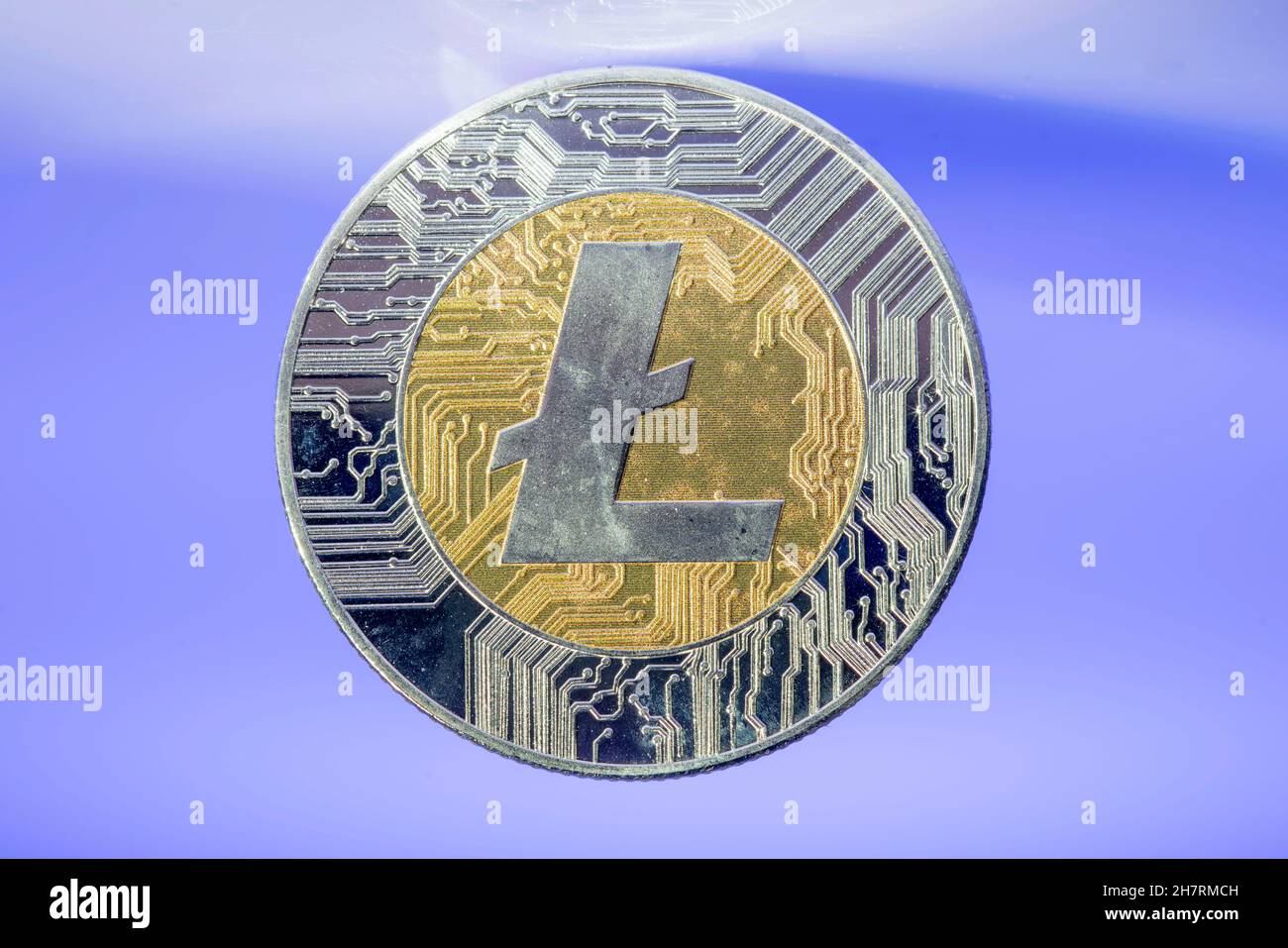 Cryptocurrency symbol hi-res stock photography and images - Alamy