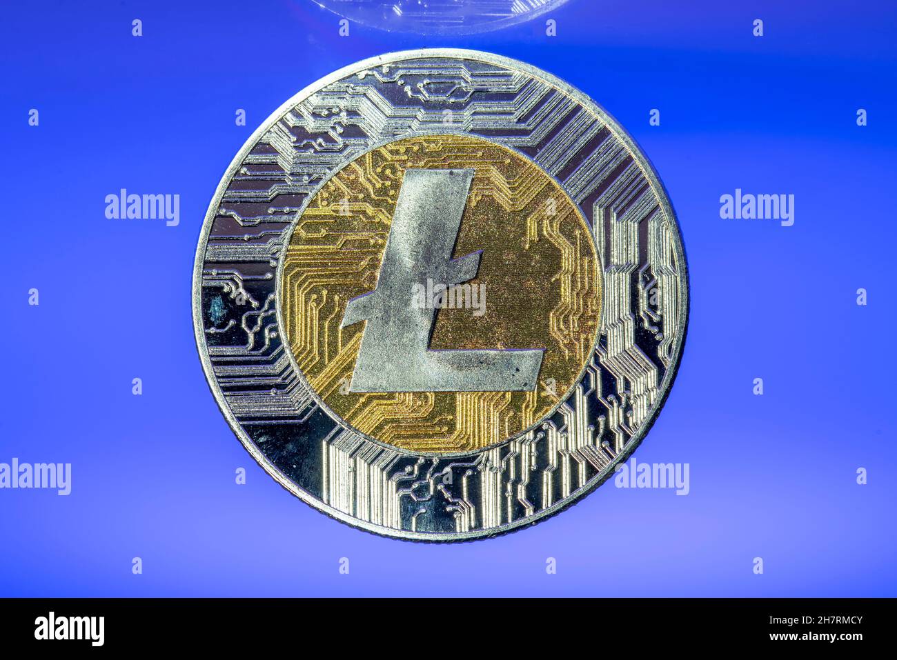 Cryptocurrency symbol hi-res stock photography and images - Alamy