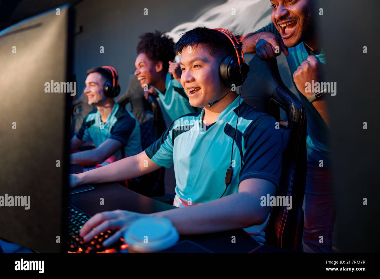 Young Asian man gaming with his friends in cyber club Stock Photo - Alamy