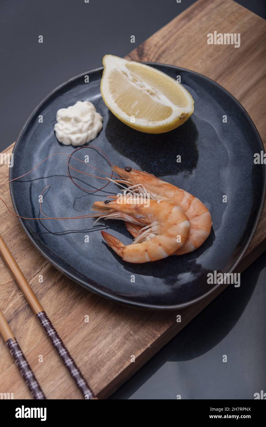 Roasted tails of shrimps with fresh rosemary and lemon Stock Photo - Alamy