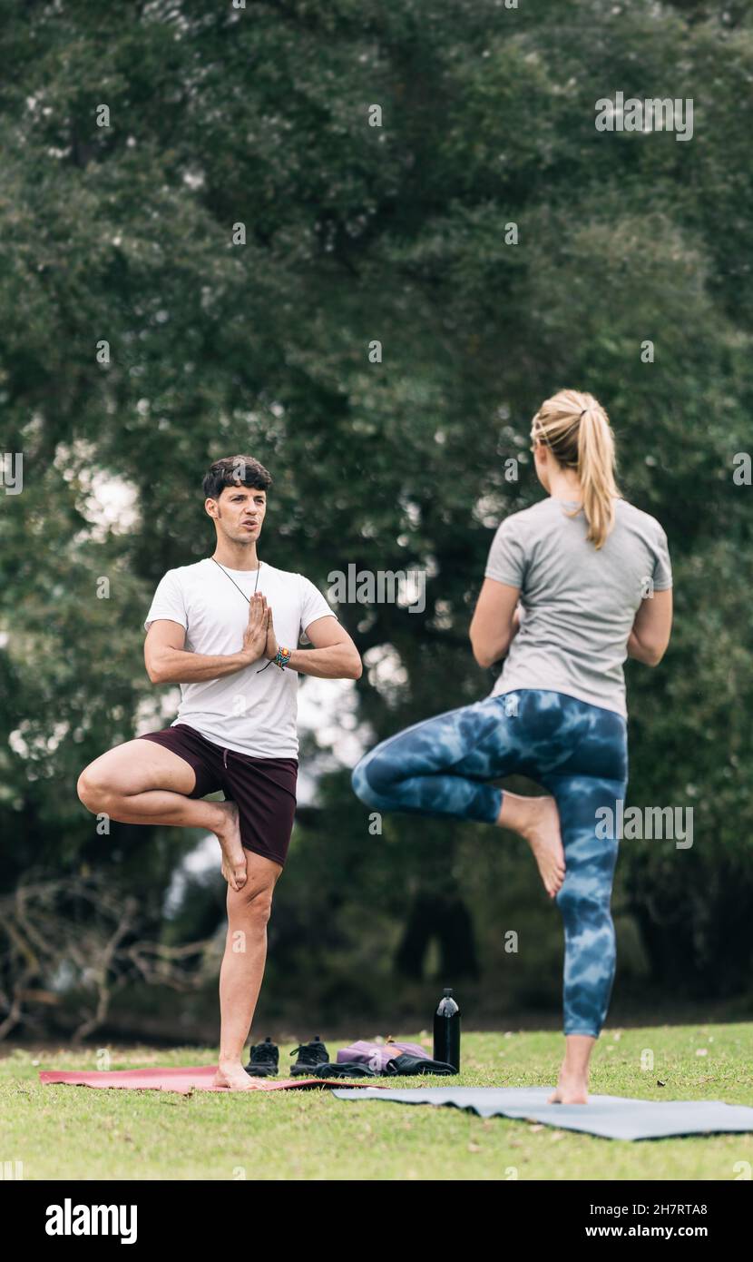 Two people pose together hi-res stock photography and images - Alamy