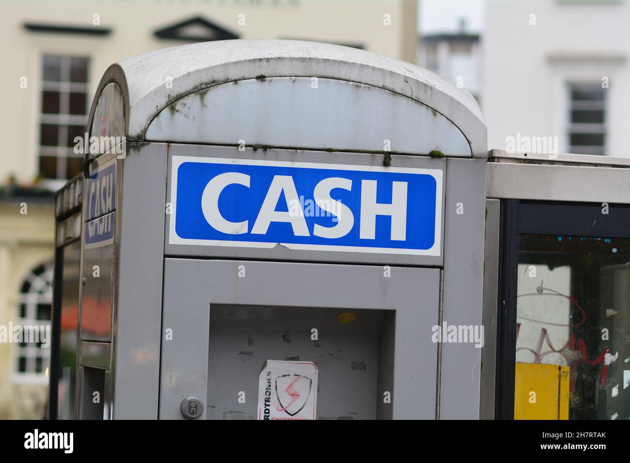 Uk cash machine hi-res stock photography and images - Alamy