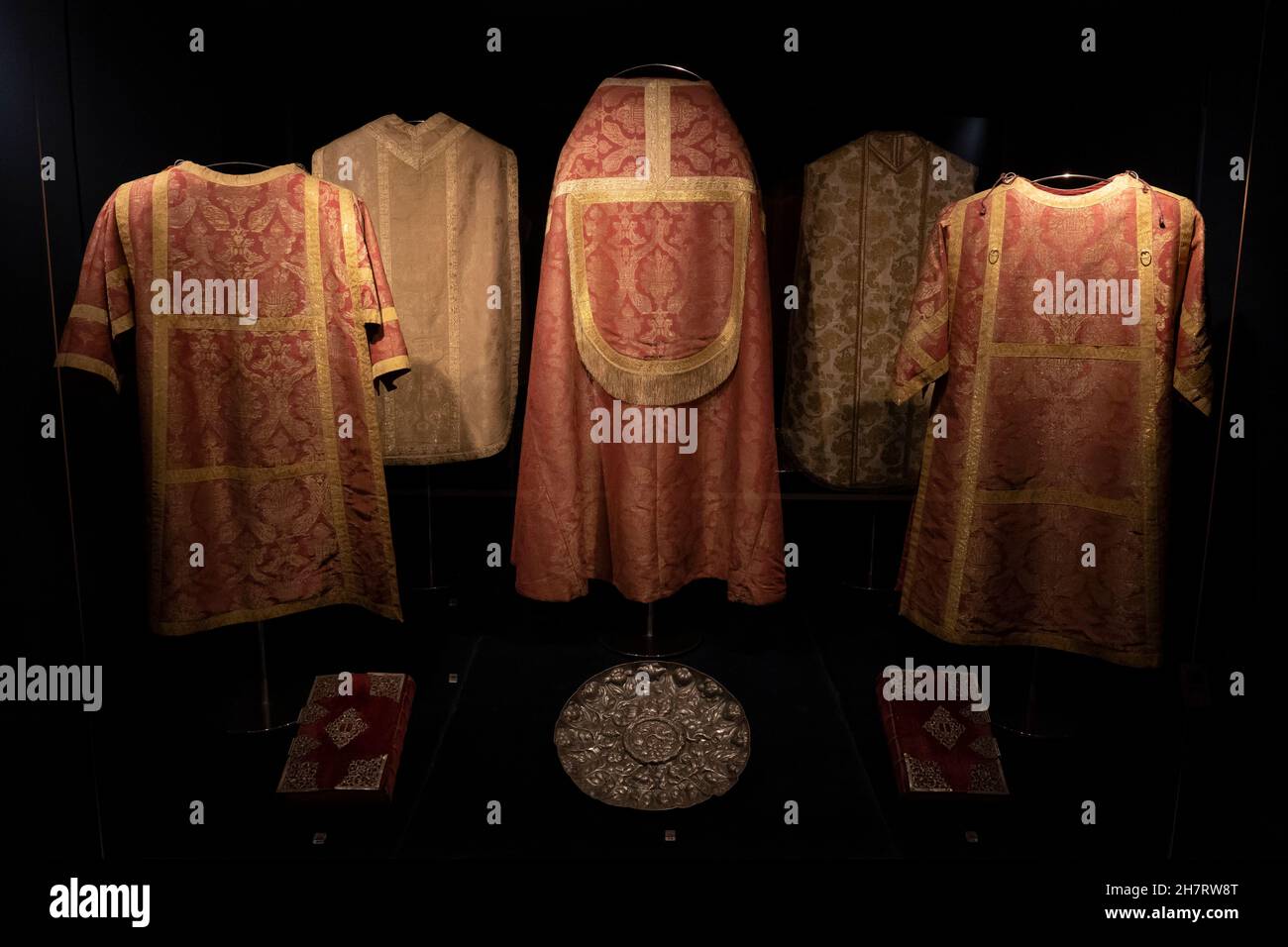 Ornate vestments on display in the Sé do Porto Cathedral museum in ...