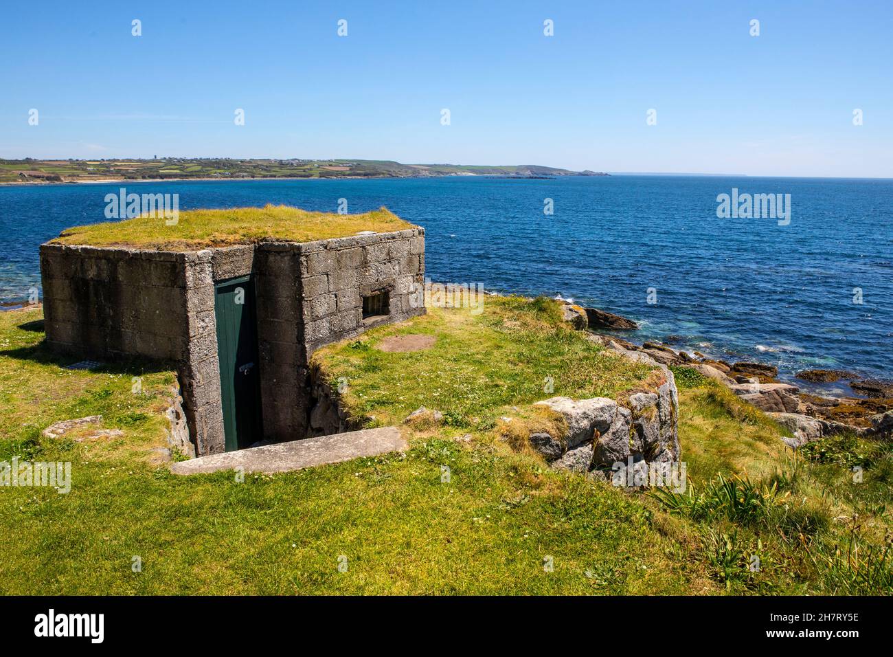 Ww2 bunker cornwall hi-res stock photography and images - Alamy