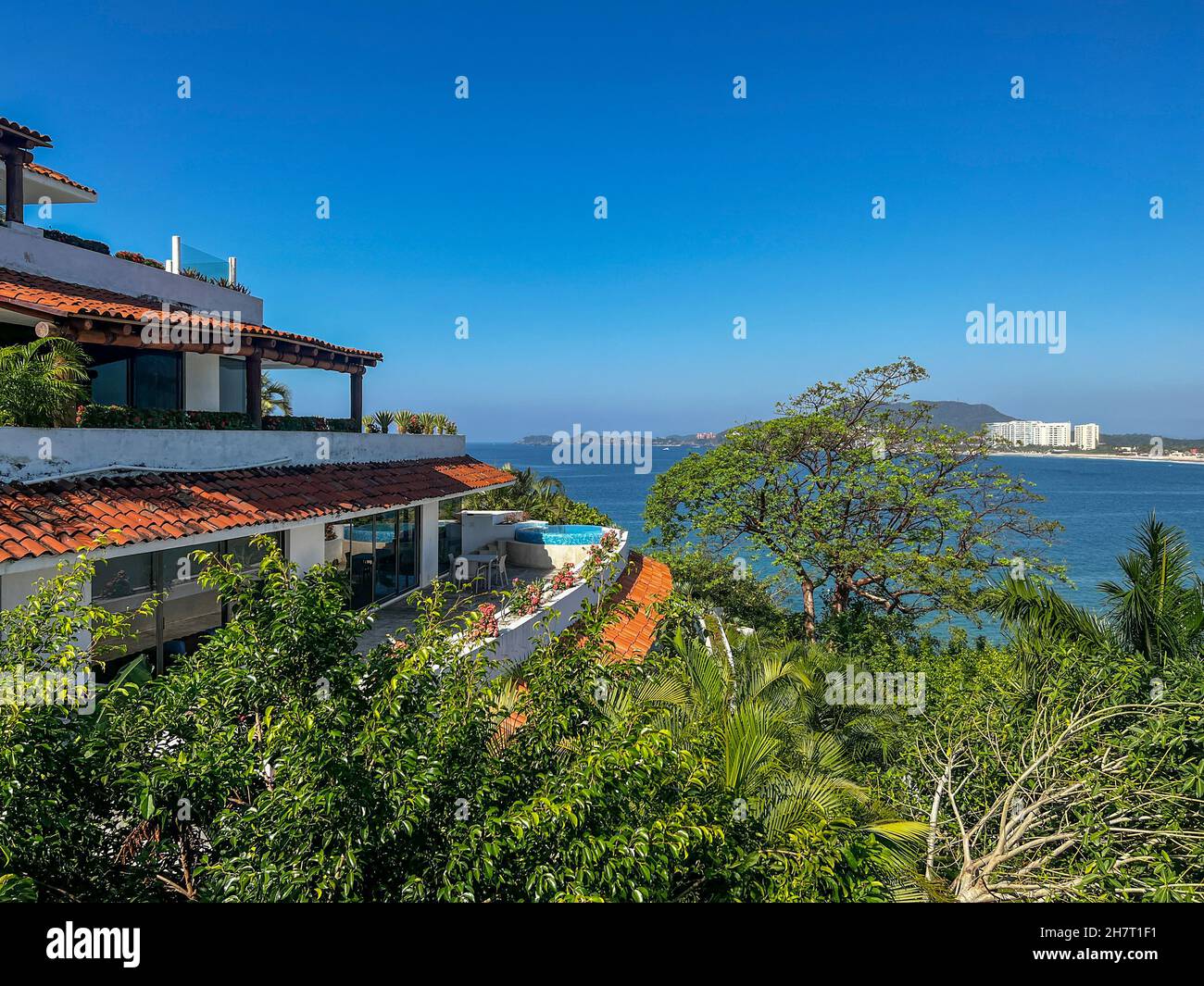 Zihuatanejo statue hi-res stock photography and images - Alamy