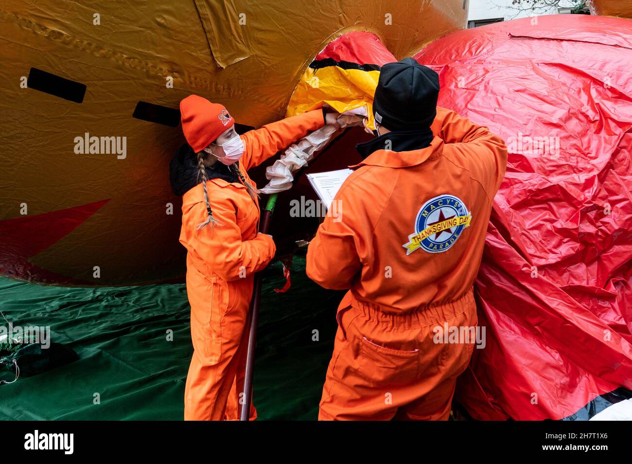 Pumping helium hi-res stock photography and images - Alamy