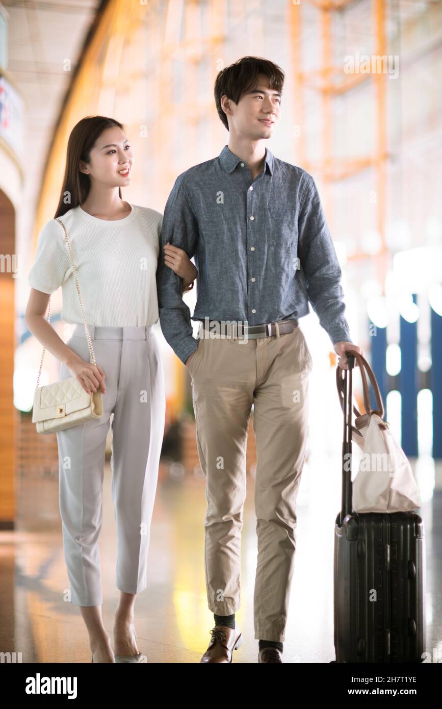 Walking arm in arm holding transportation hi-res stock photography and ...