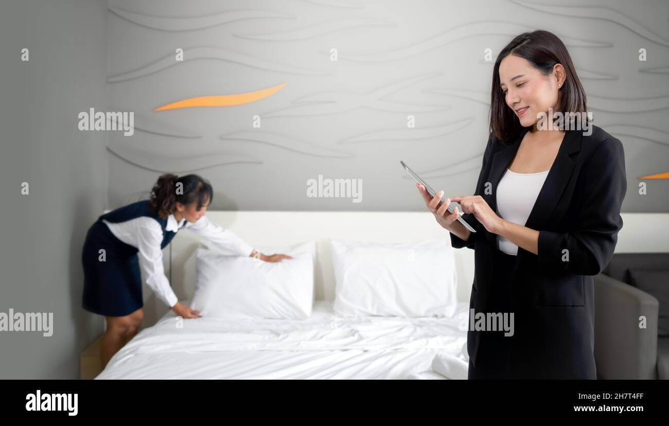 Hotel maid housekeeper resort hi-res stock photography and images - Alamy