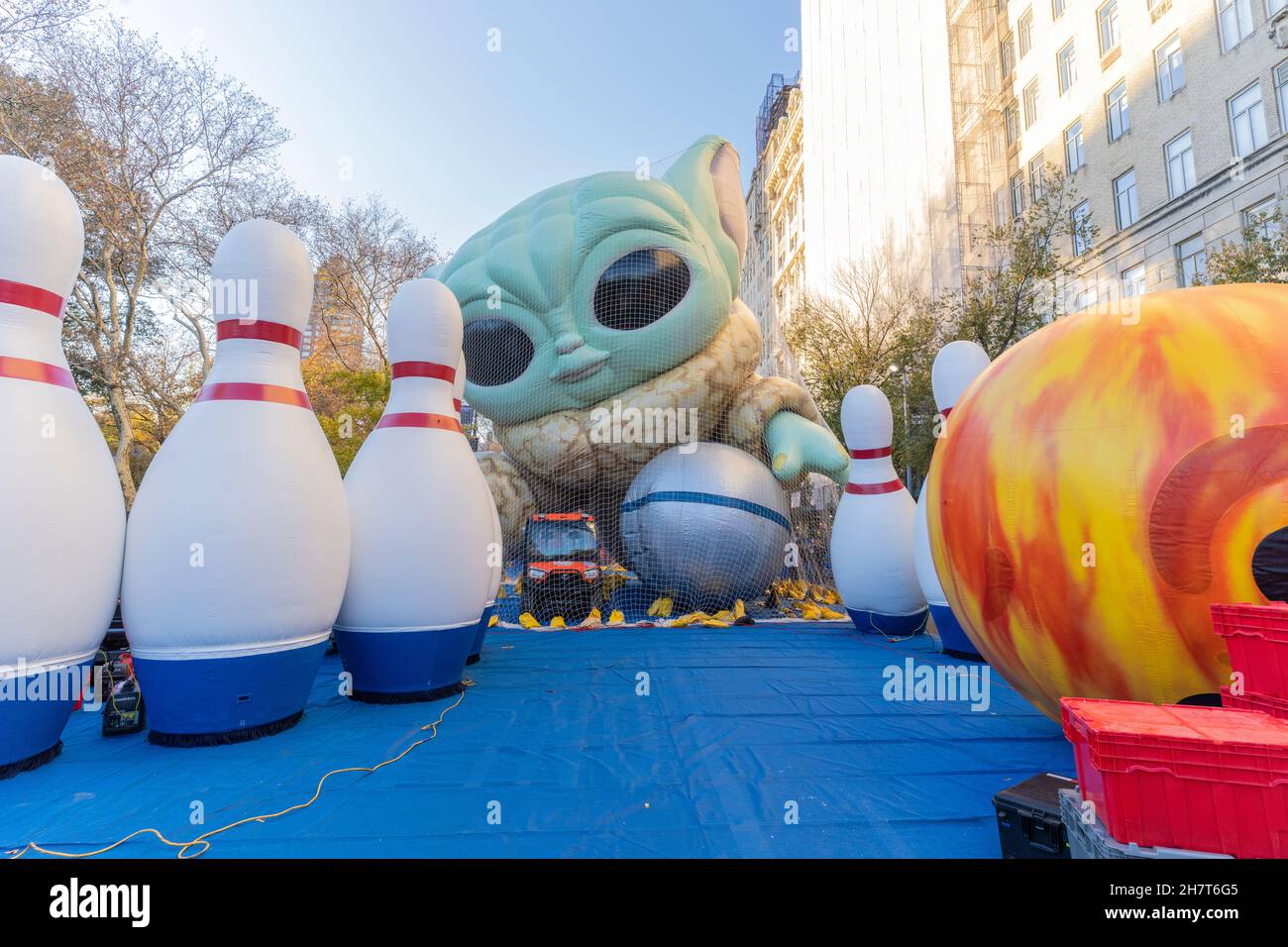 New York, NY - November 24, 2021: Workers work during 95th Macy's ...