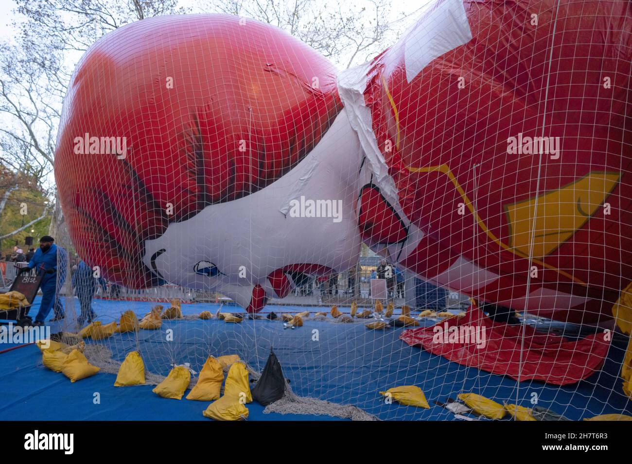 New York, NY - November 24, 2021: Workers work during 95th Macy's ...