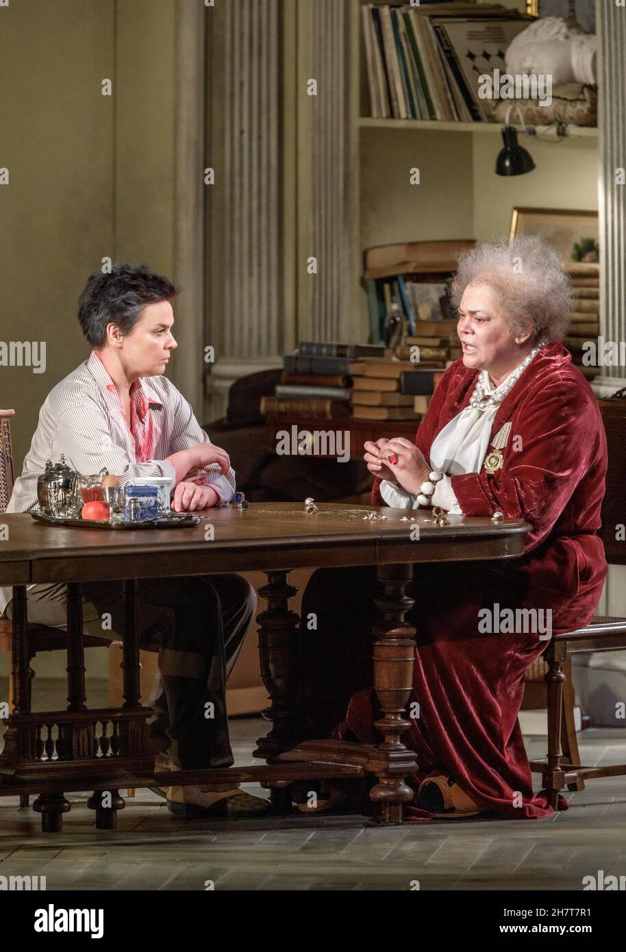 Hamburg, Germany. 24th Nov, 2021. Singers Violeta Urmana (r) as ...