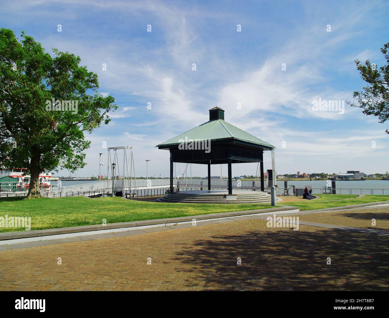 Woldenberg park new orleans hi-res stock photography and images - Alamy