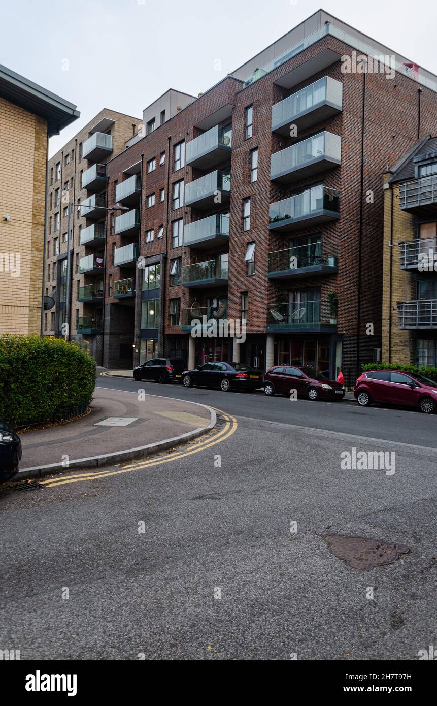 New build apartments london hi-res stock photography and images - Alamy