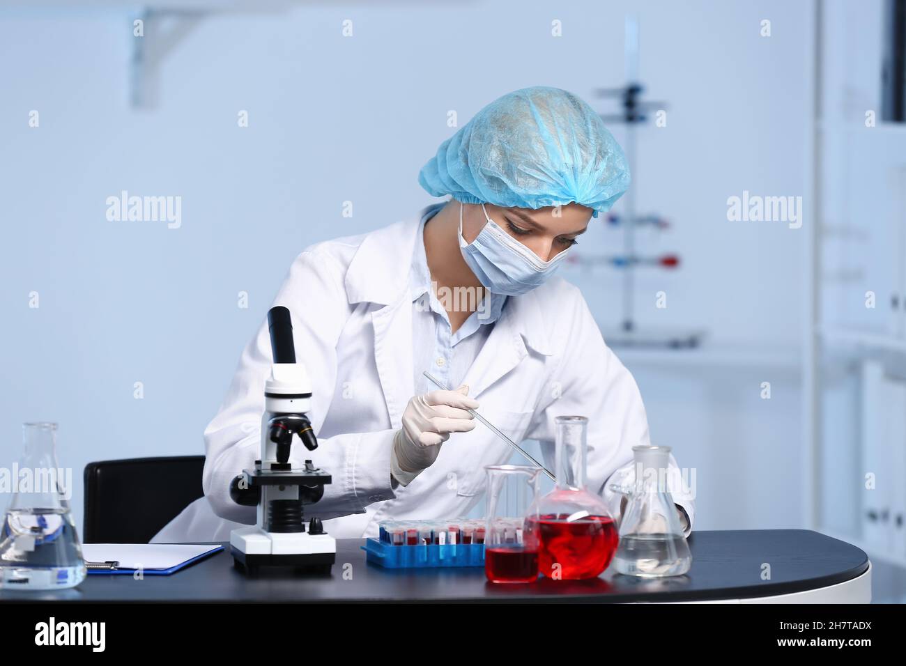 Medical laboratory scientist studying blood hi-res stock photography ...