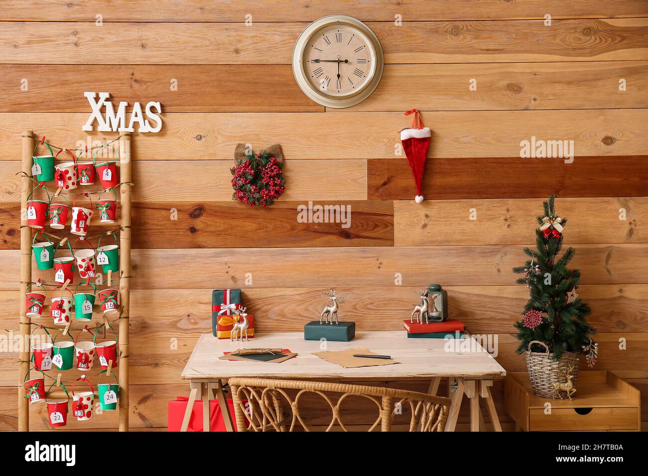 Traditional room calendar hi-res stock photography and images - Alamy