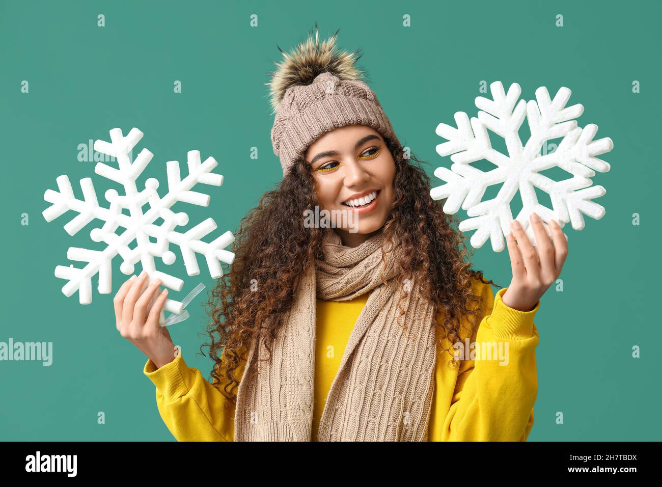 Big snowflakes hi-res stock photography and images - Alamy