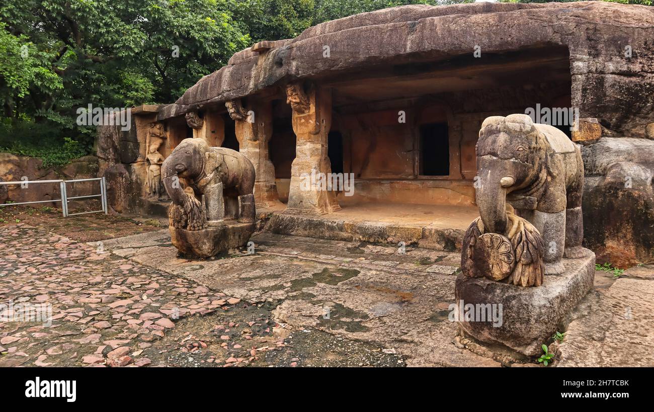 Cave No 10, Ganesha Gumpha, Elephant guarding the cave, Udaygiri caves ...