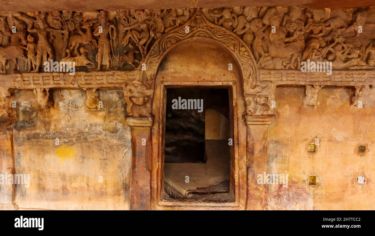 Cave 1 : Rani Gumpha, Queen's Cave. Ramayana scenes carvings on door ...