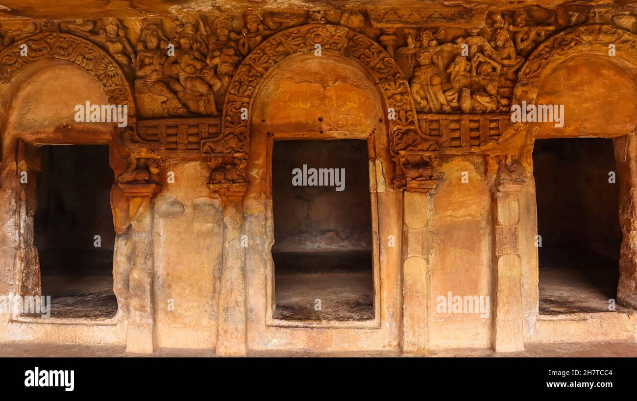 Cave 1 : Rani Gumpha, Queen's Cave. Ramayana scenes carvings on door ...
