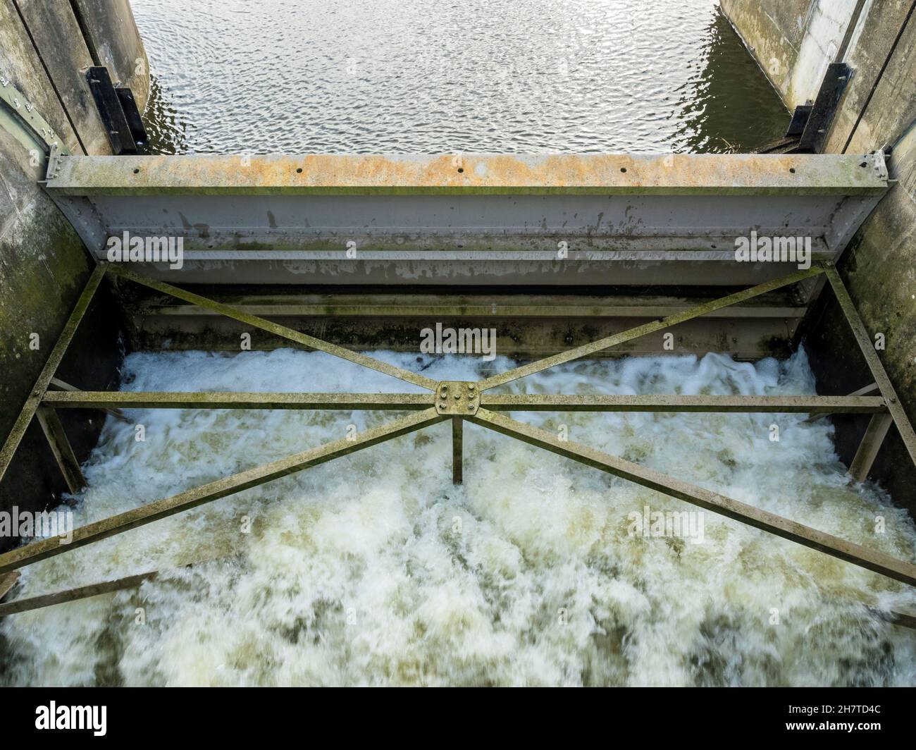 Close-up of Earith Sluice which controls the flow of water nto the Old ...