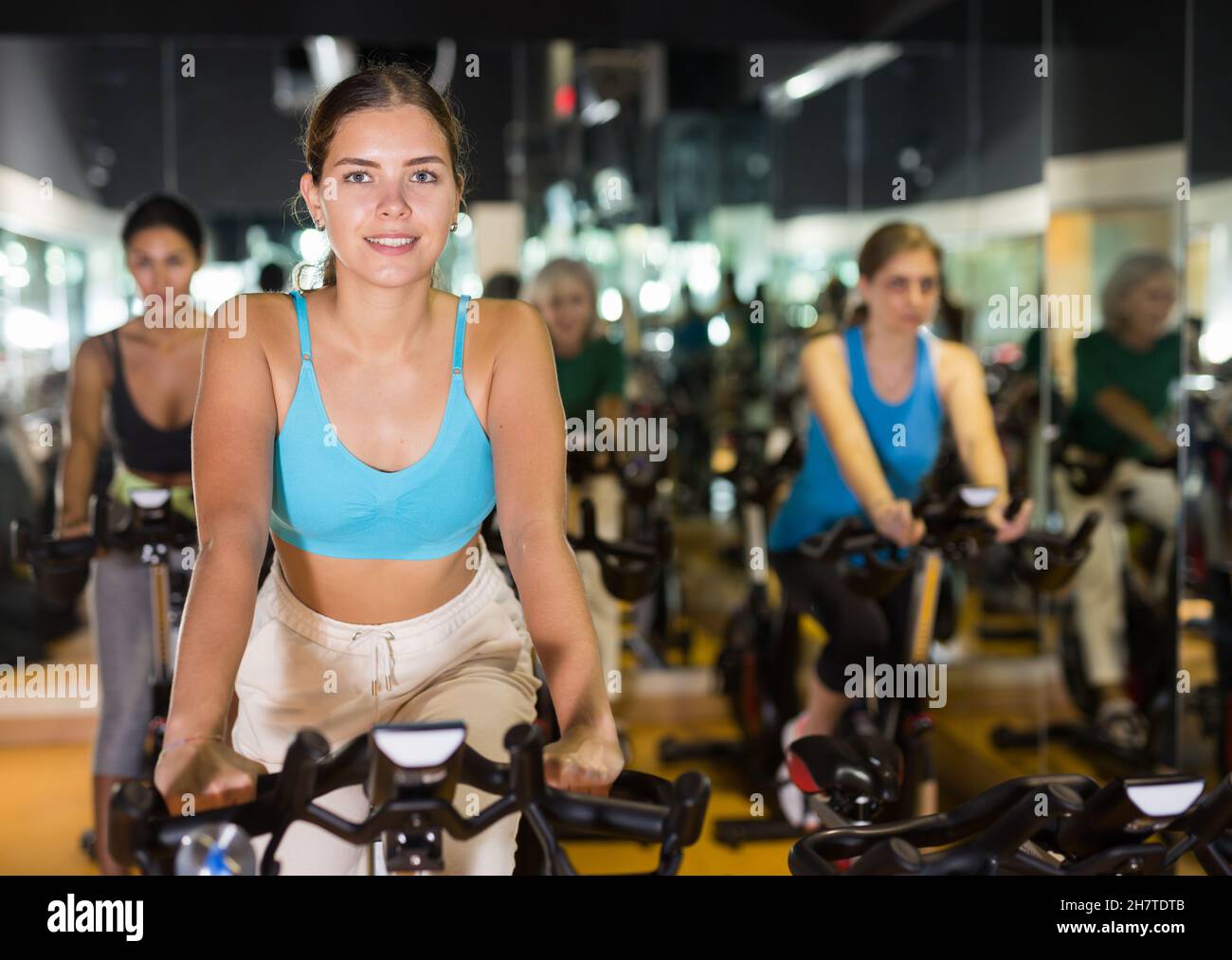 Cycling class hi-res stock photography and images - Alamy