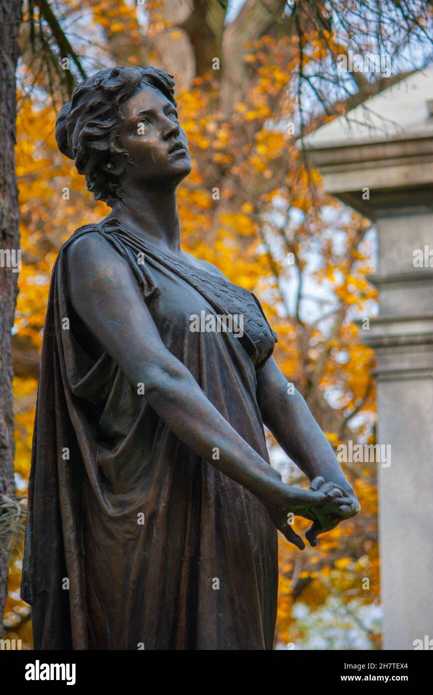 Bronze Statue Of A Woman Looking Up Stock Photo - Alamy