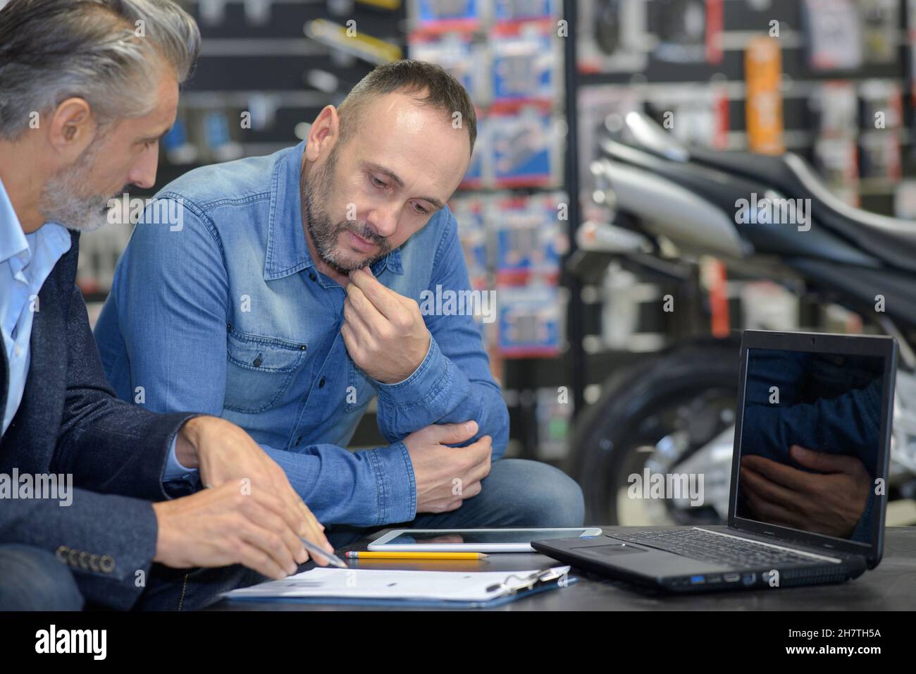 Doing deal hi-res stock photography and images - Alamy