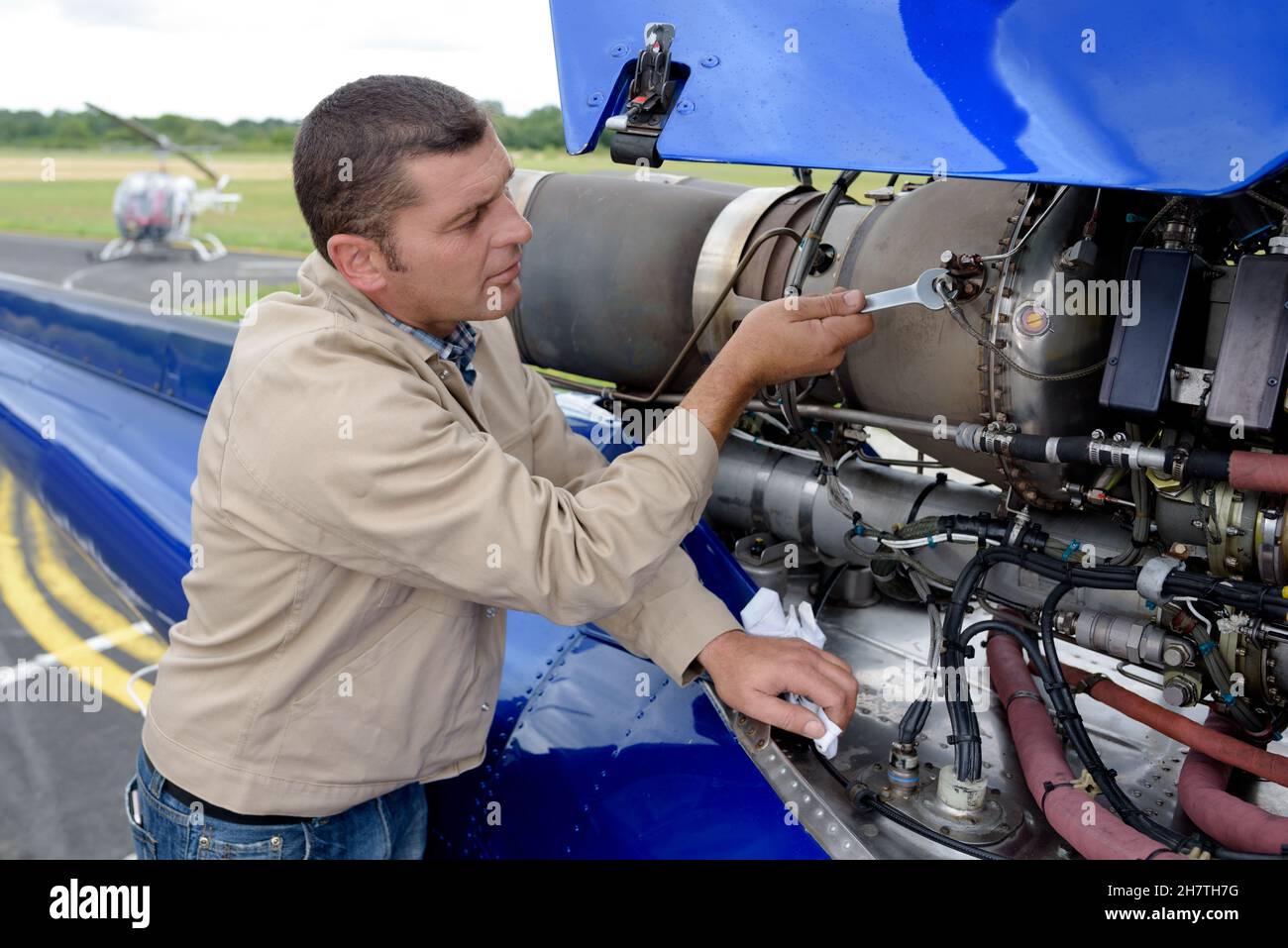 mechanic fixing the motor of a plane Stock Photo - Alamy