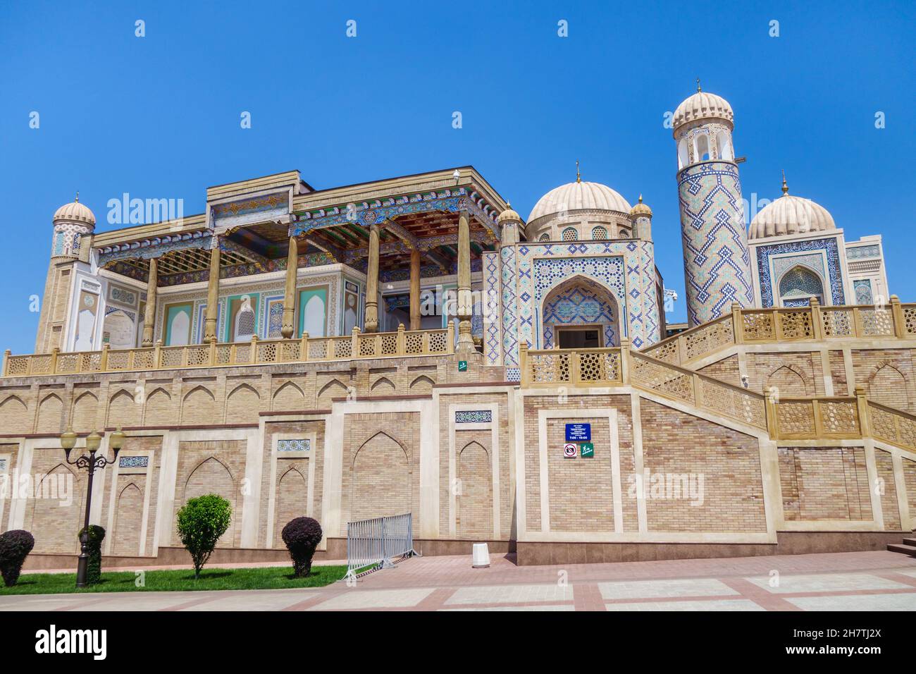 8th century mosque hi-res stock photography and images - Alamy