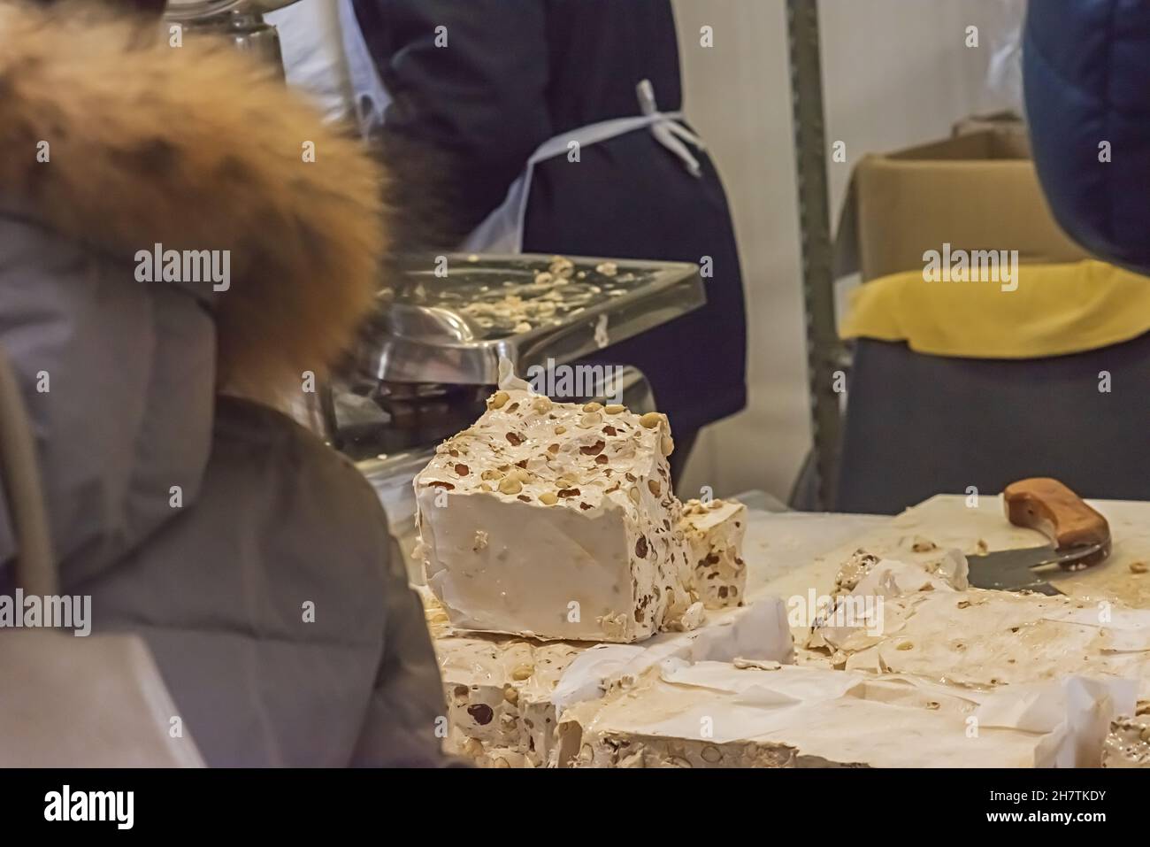 cremona festa del torrone blocchi di torrone sulla bancarella altra ...
