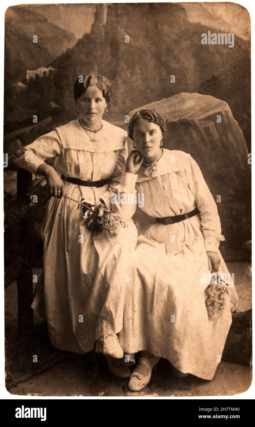 A vintage photo portrait from 1912 of Russian sisters Stock Photo - Alamy