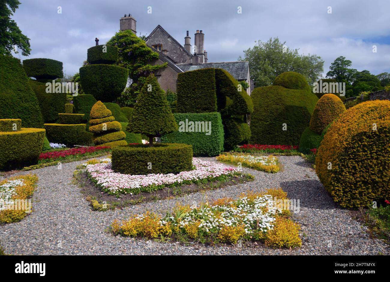 Topiary gardens of historic levens hall hi-res stock photography and ...