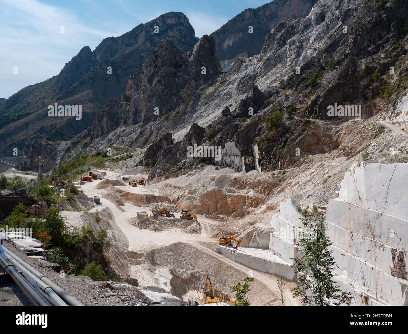 Excavation vehicles hi-res stock photography and images - Alamy
